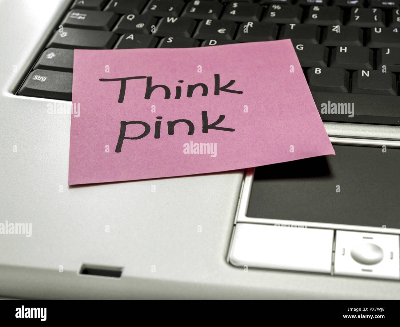 Memo note on notebook, think pink Stock Photo - Alamy