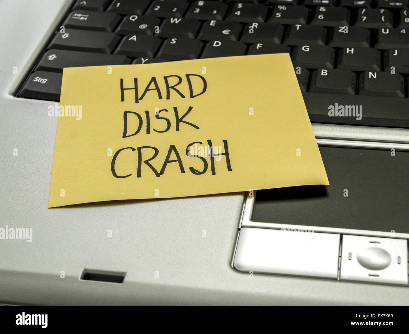 Memo note on notebook, hard disk crash Stock Photo - Alamy