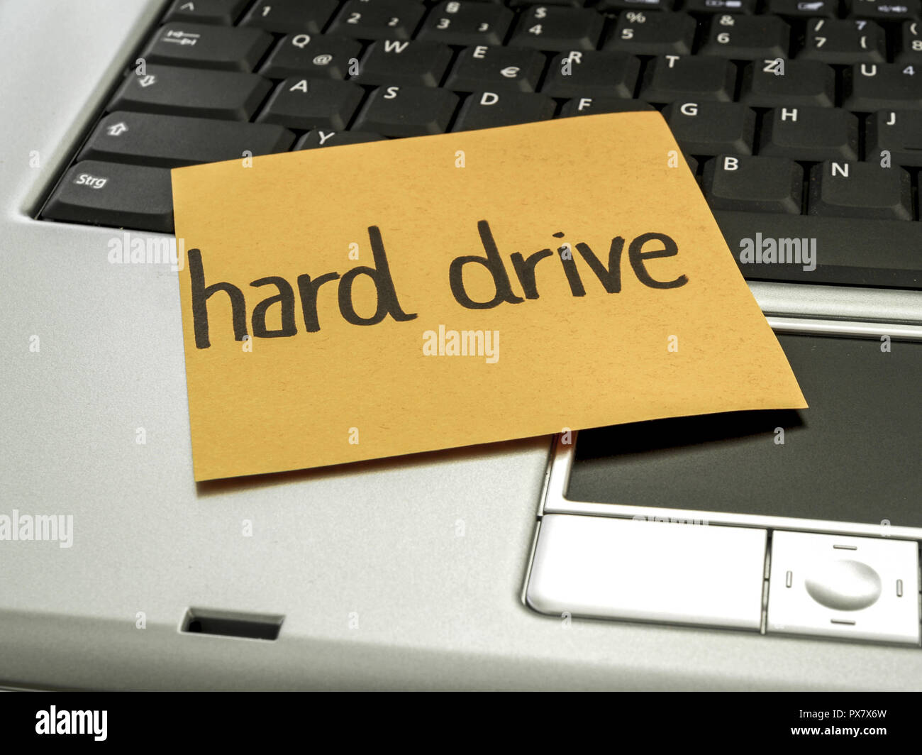 Memo note on notebook, hard drive Stock Photo - Alamy