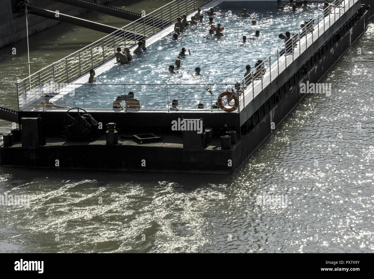 Vienna, swimming pool on the Danube Channel, Austria, Danube Channel ...