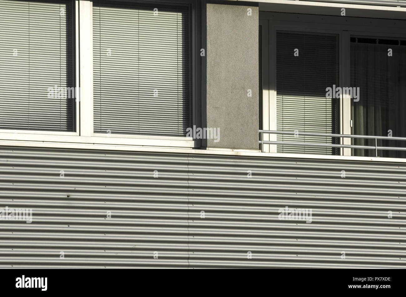 Modern architecture window hi-res stock photography and images - Alamy
