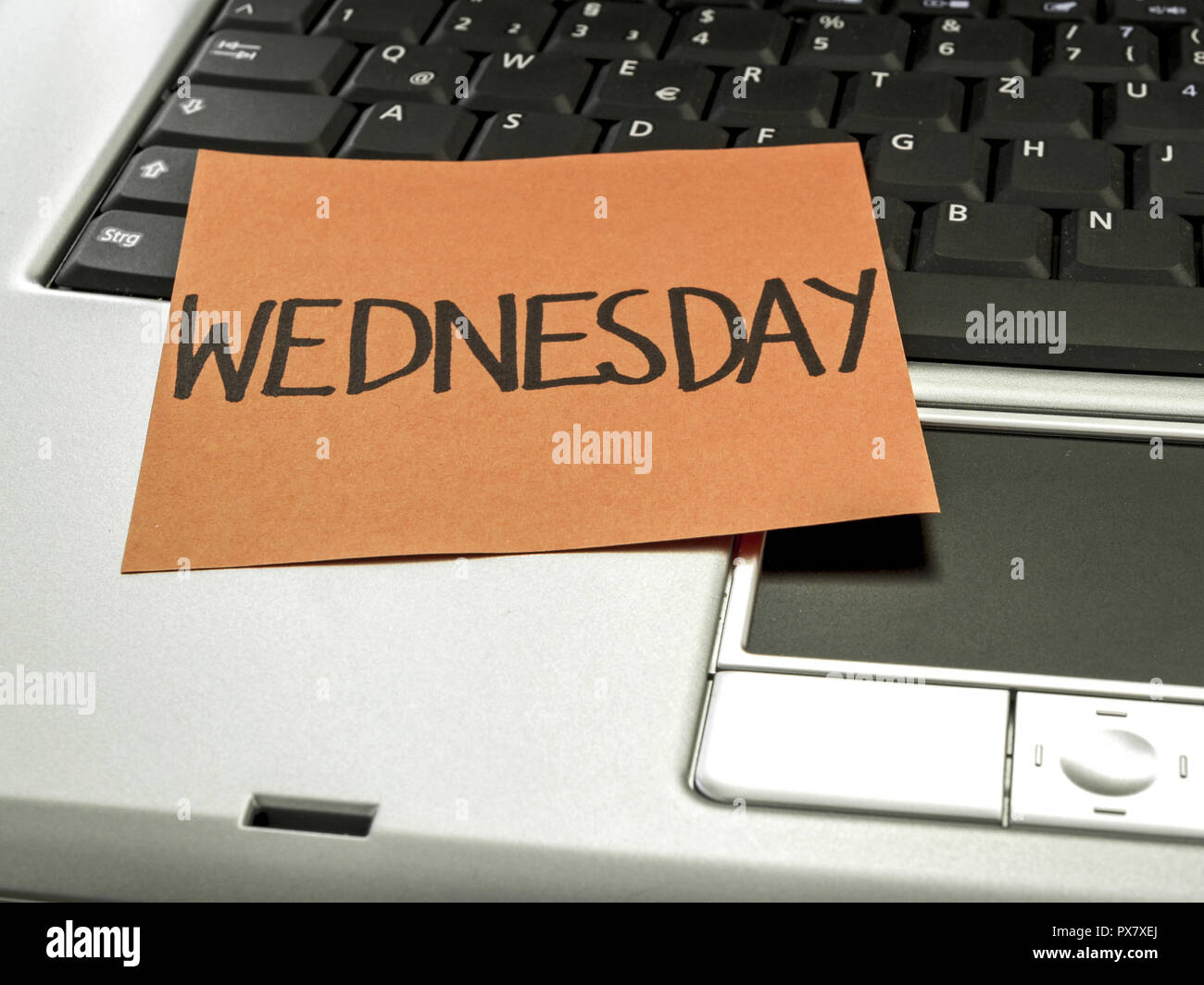 Memo note on notebook, Wednesday Stock Photo - Alamy