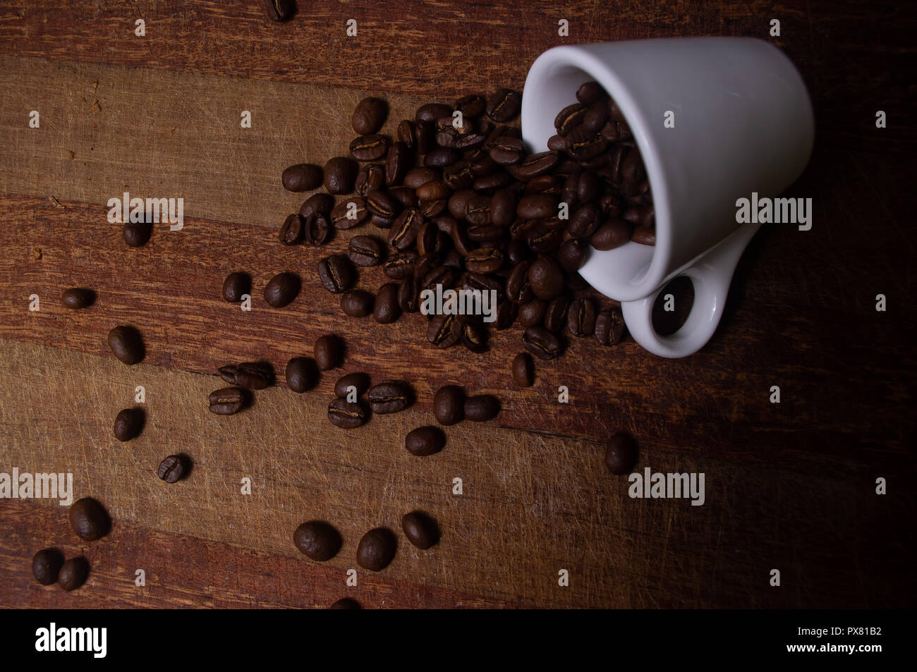 Spilt coffee beans hi-res stock photography and images - Alamy