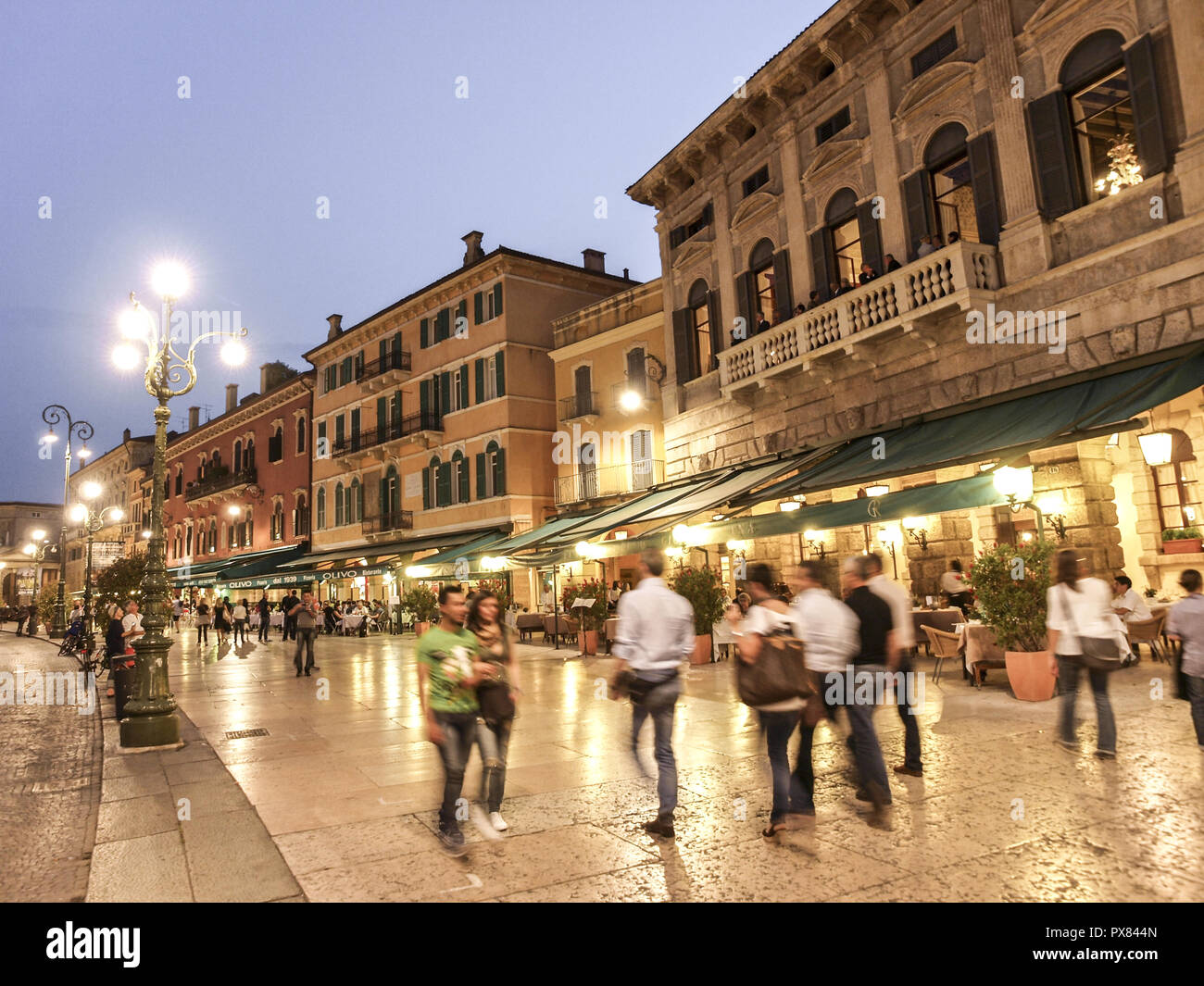 Verona, centre, nightlife, Italy Stock Photo - Alamy