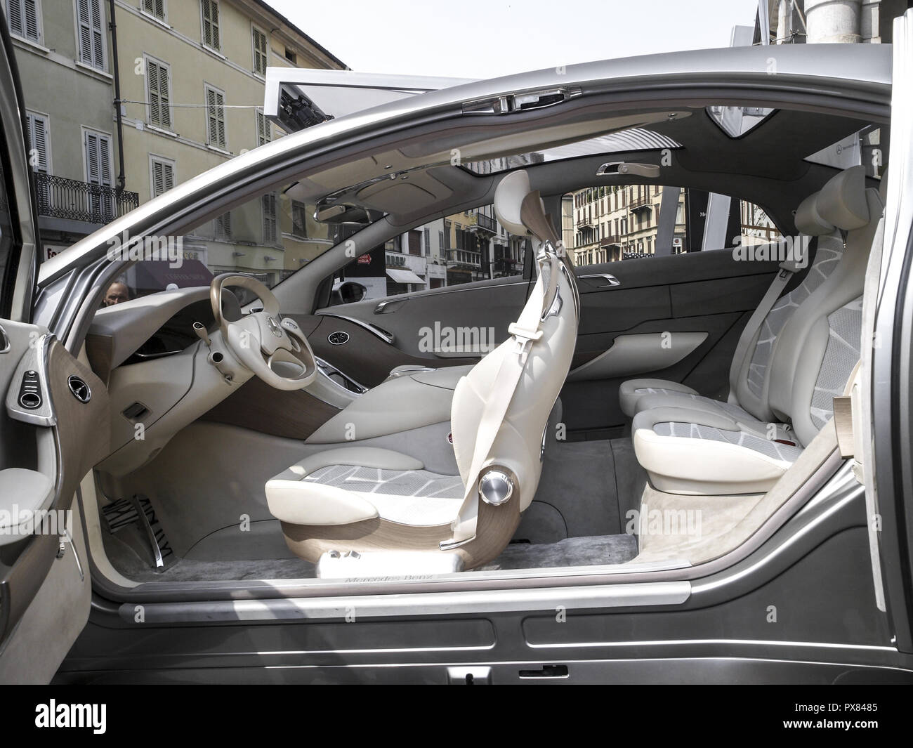 Mercedes Benz F800