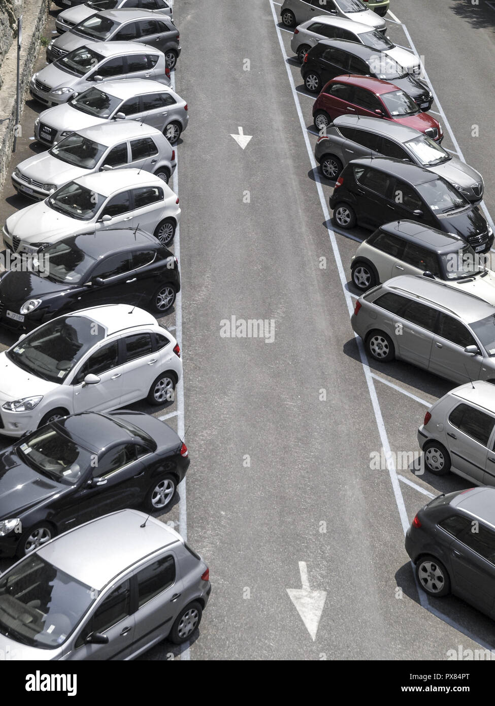 Parking lot traffic flow hi-res stock photography and images - Alamy