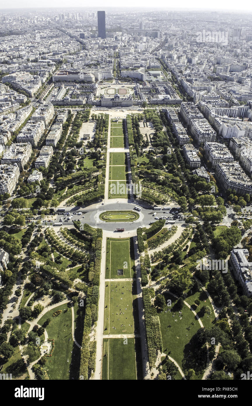 Paris, Parc du Champ de Mars, France Stock Photo - Alamy