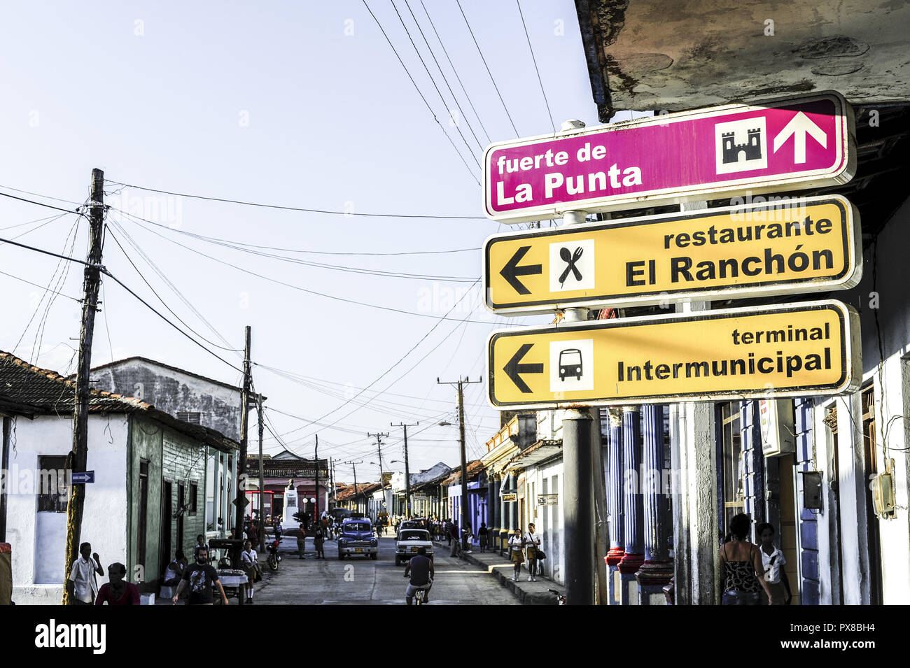 Cuban traffic road sign hi-res stock photography and images - Alamy