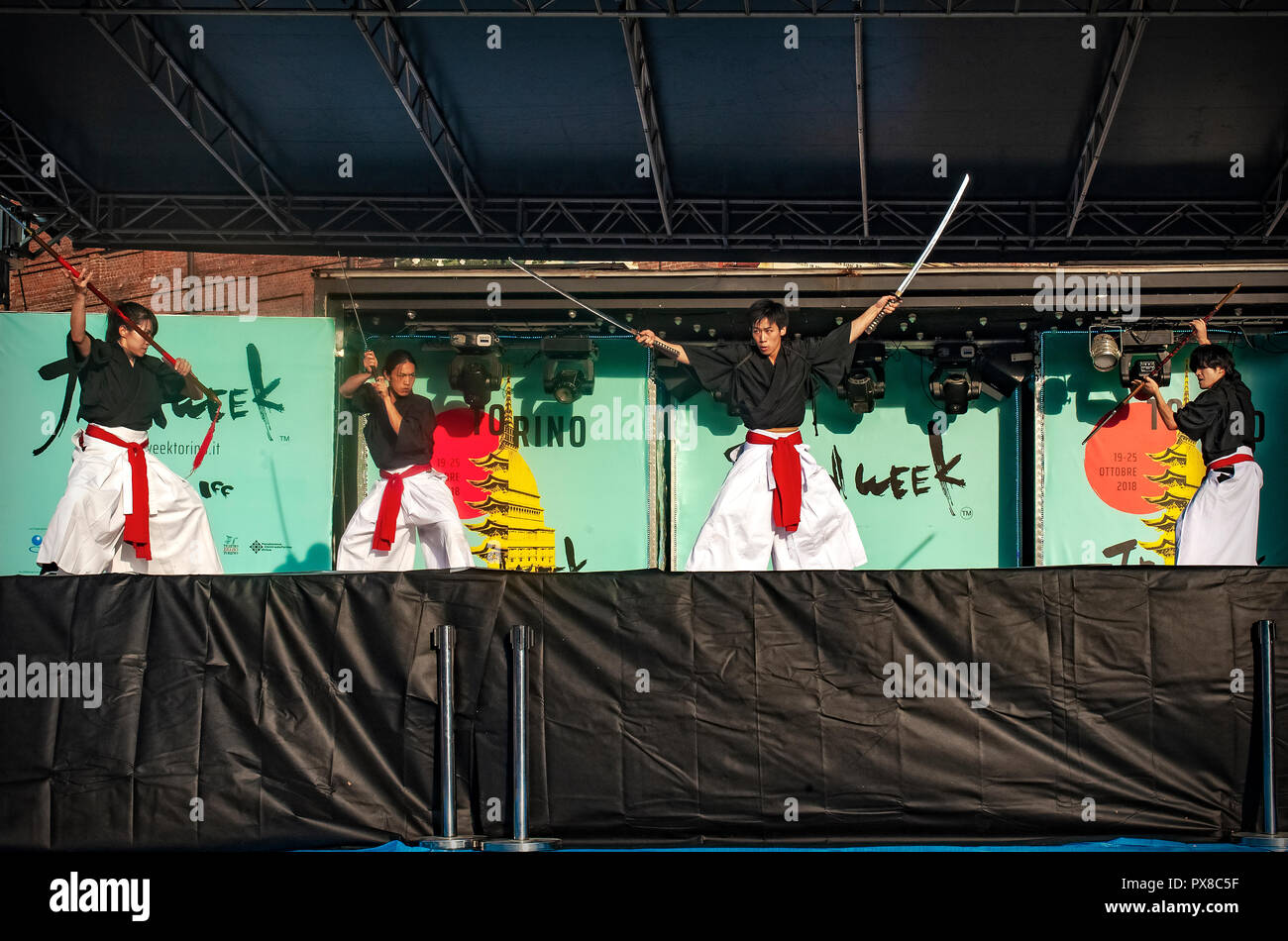 Sword dances hi-res stock photography and images - Alamy