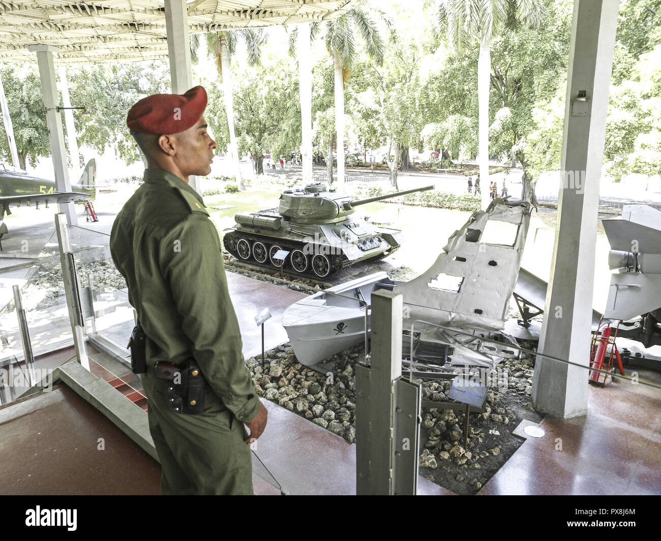 Havanna Vieja, old city, revolutionary museum, Granma Memorial, tank of ...
