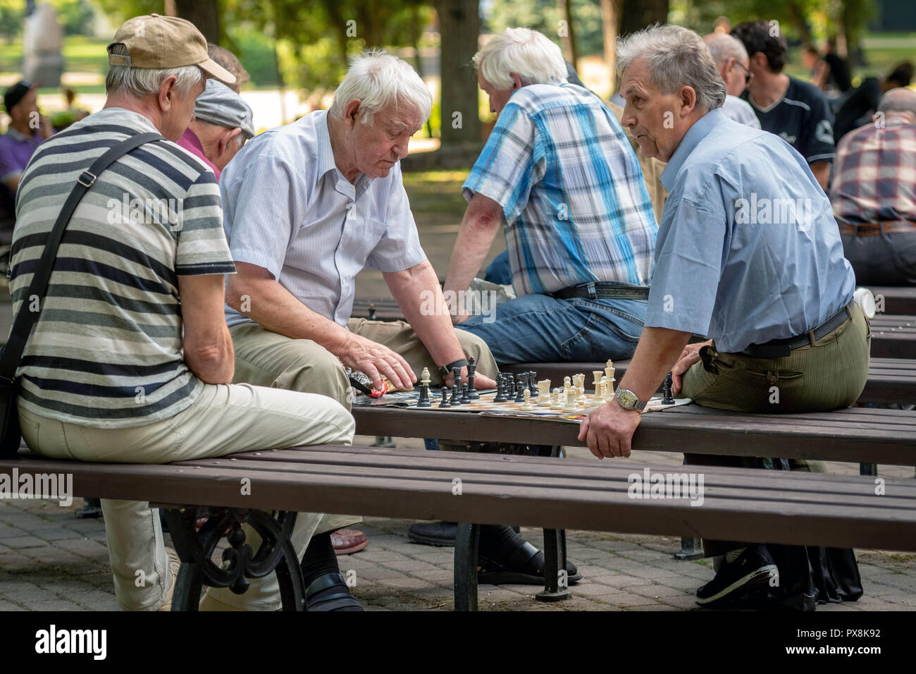Two elderly men playing chess hi-res stock photography and images - Alamy