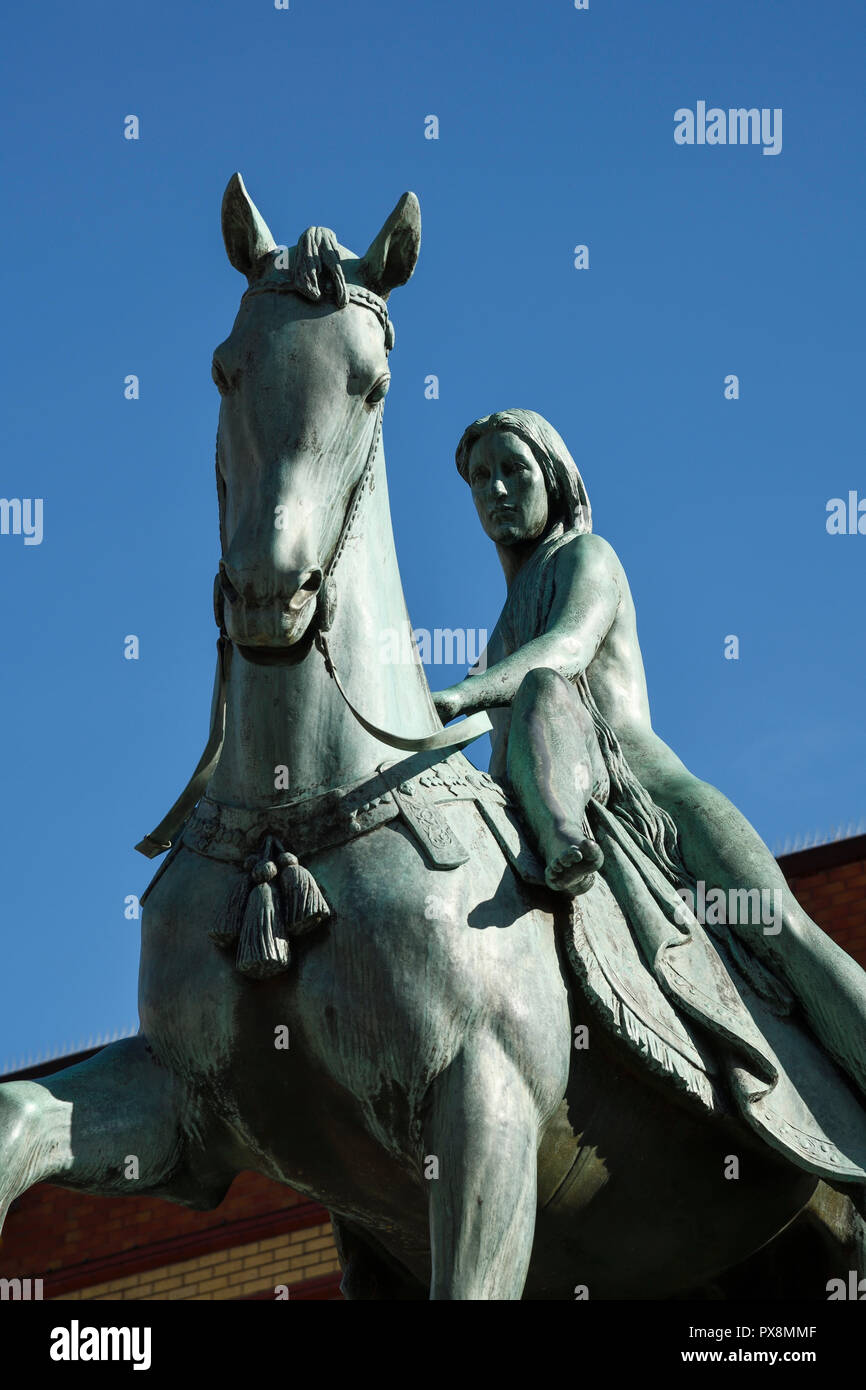 Lady godiva horse hi-res stock photography and images - Alamy