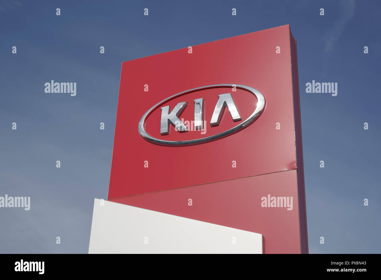 A pylon sign outside a KIA Motors car dealership in the UK Stock Photo ...