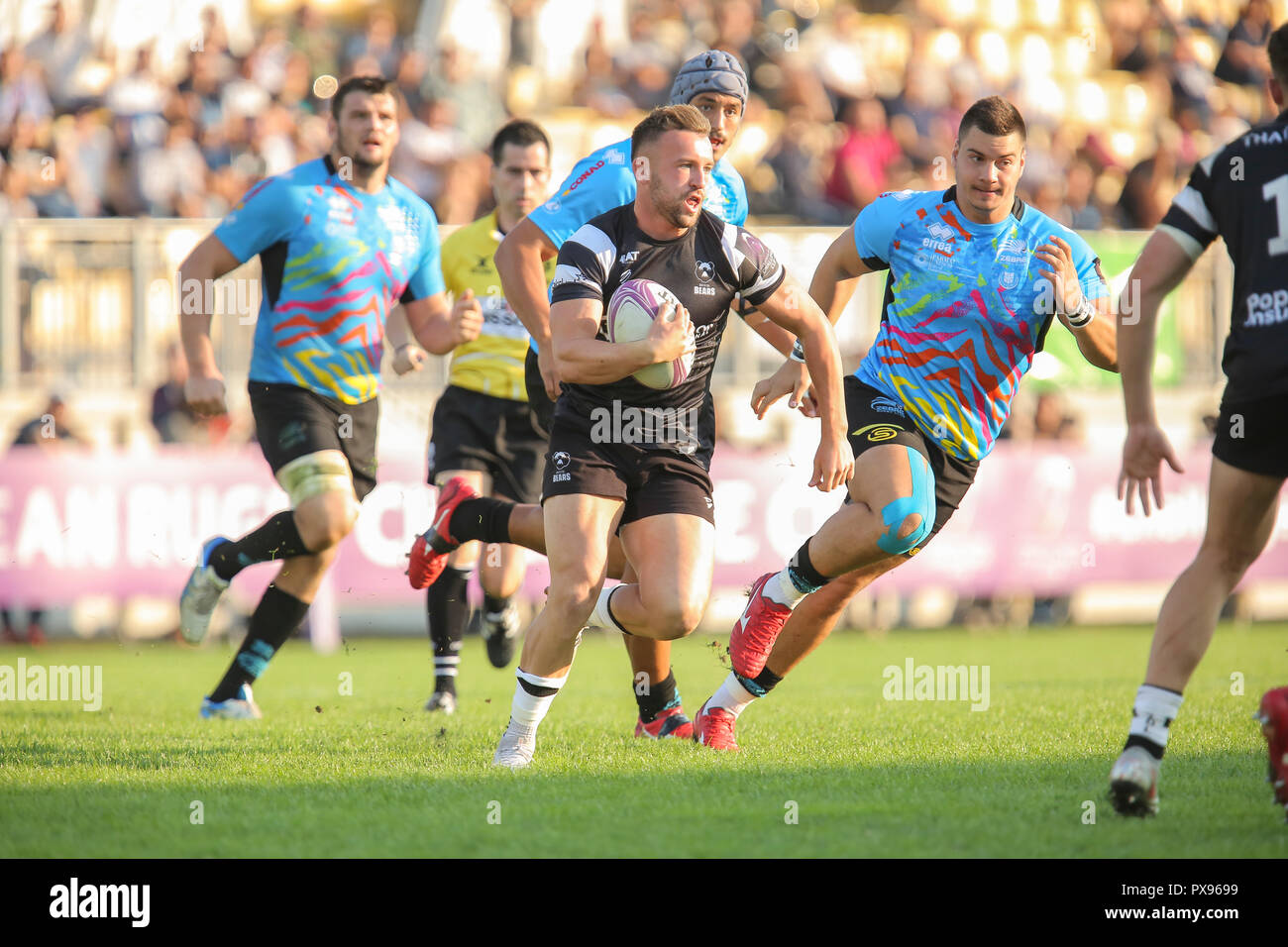 Pop pass rugby hi-res stock photography and images - Alamy