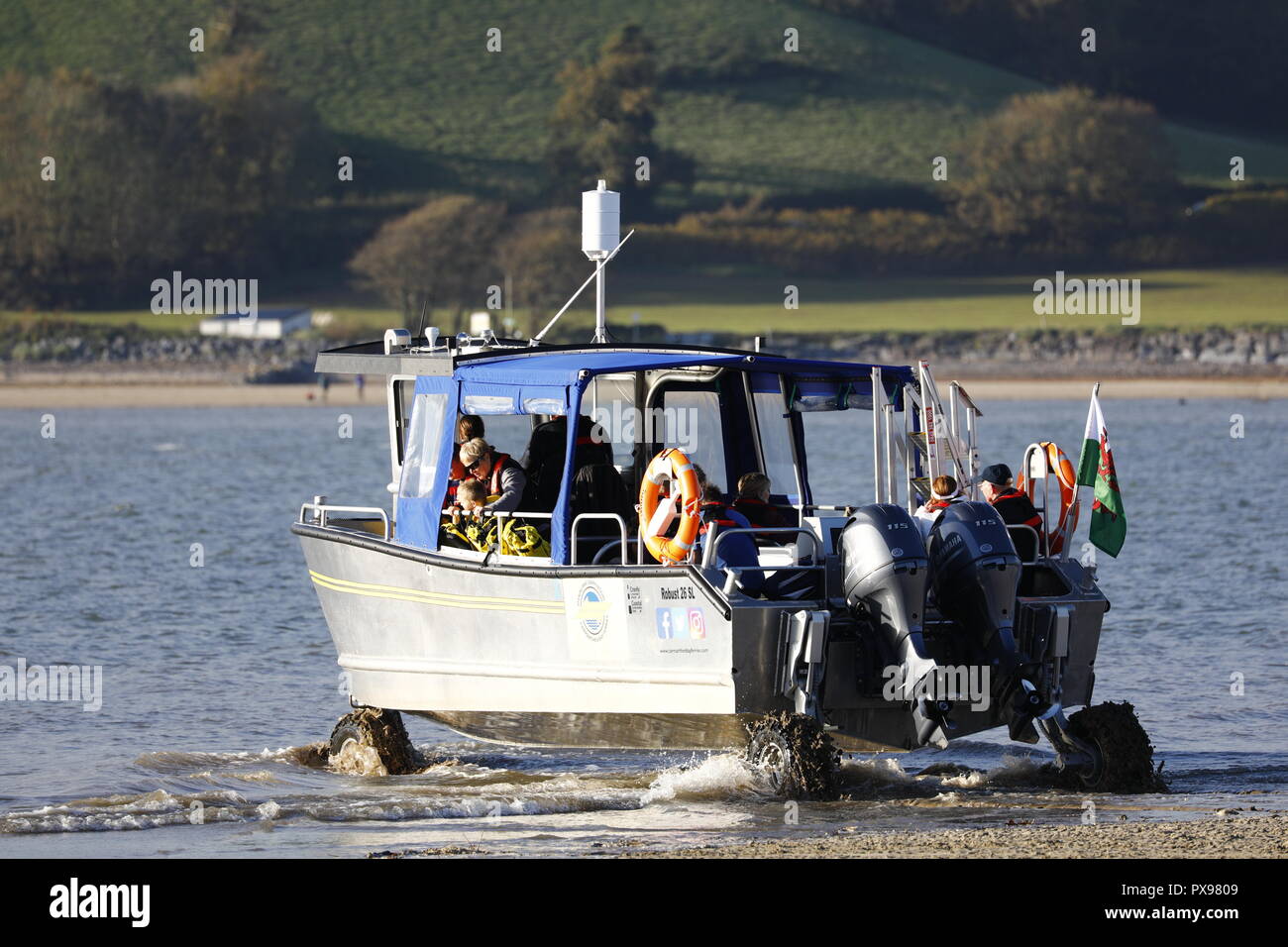 Ferryside carmarthenshire hi-res stock photography and images - Alamy