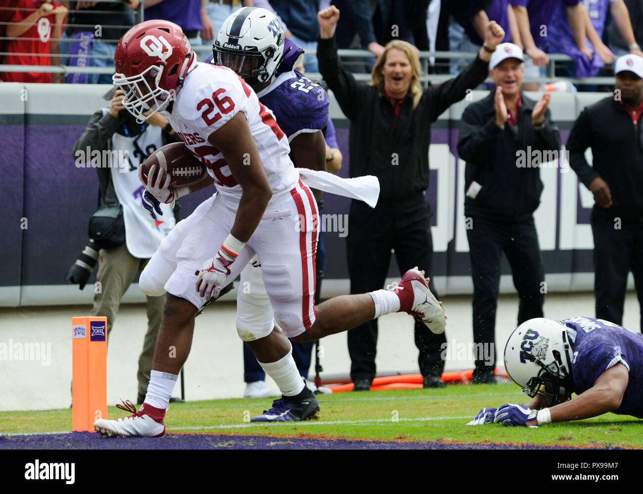 Waco, Texas, USA. 20th Oct, 2018. Oklahoma Sooners running back Kennedy ...