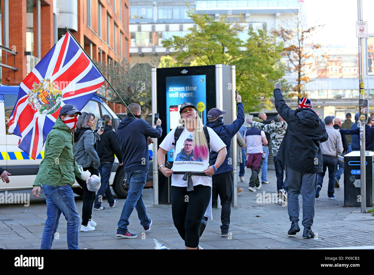 Manchester, UK. 20 Oct, 2018. Around forty English Defence League ...