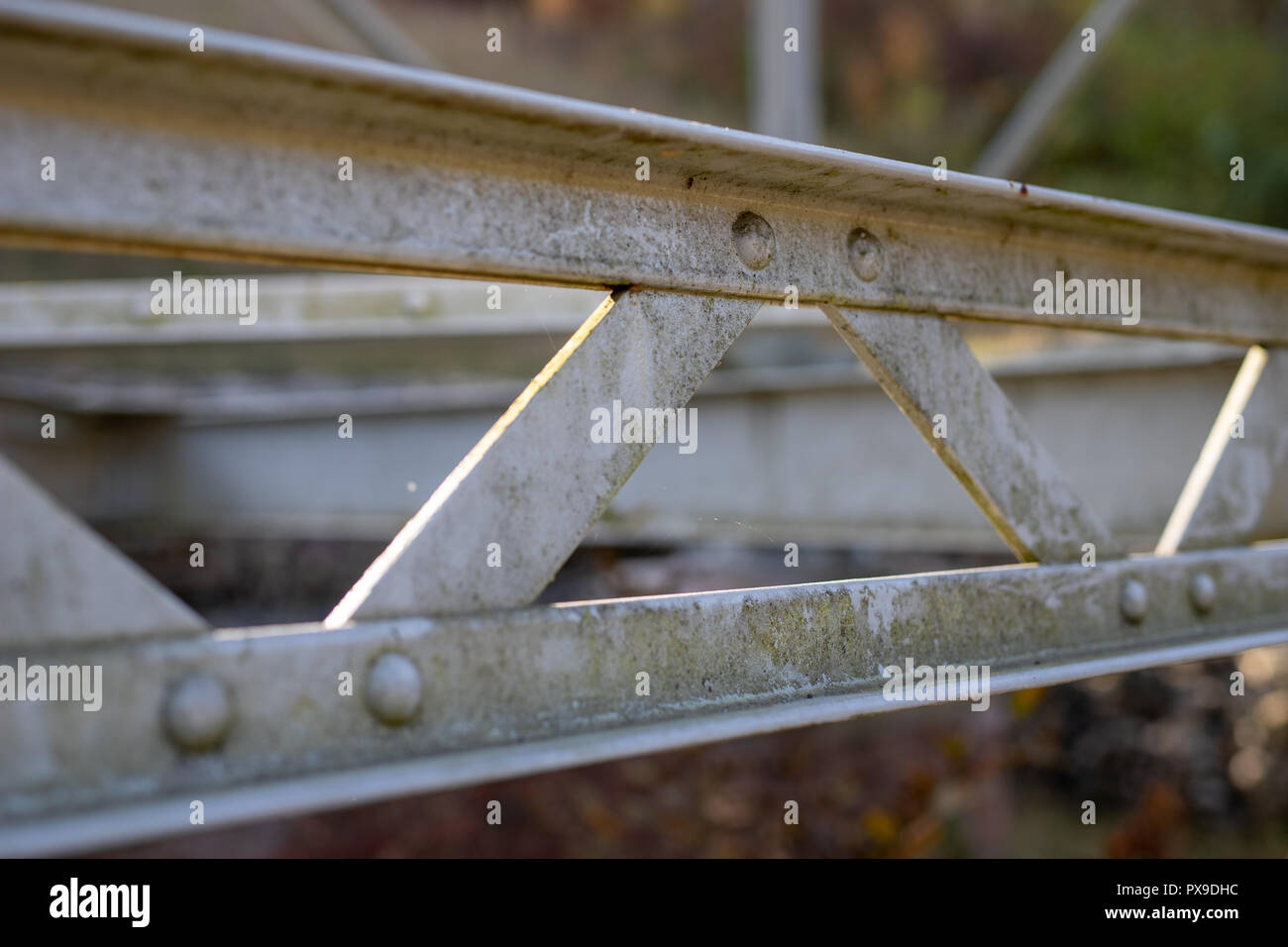 Red steel trusses hi-res stock photography and images - Alamy