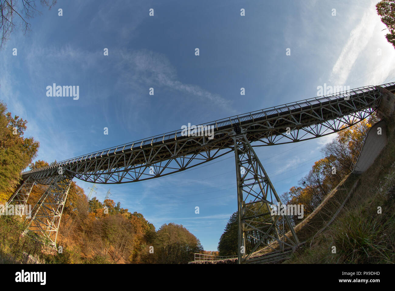 Red steel trusses hi-res stock photography and images - Alamy