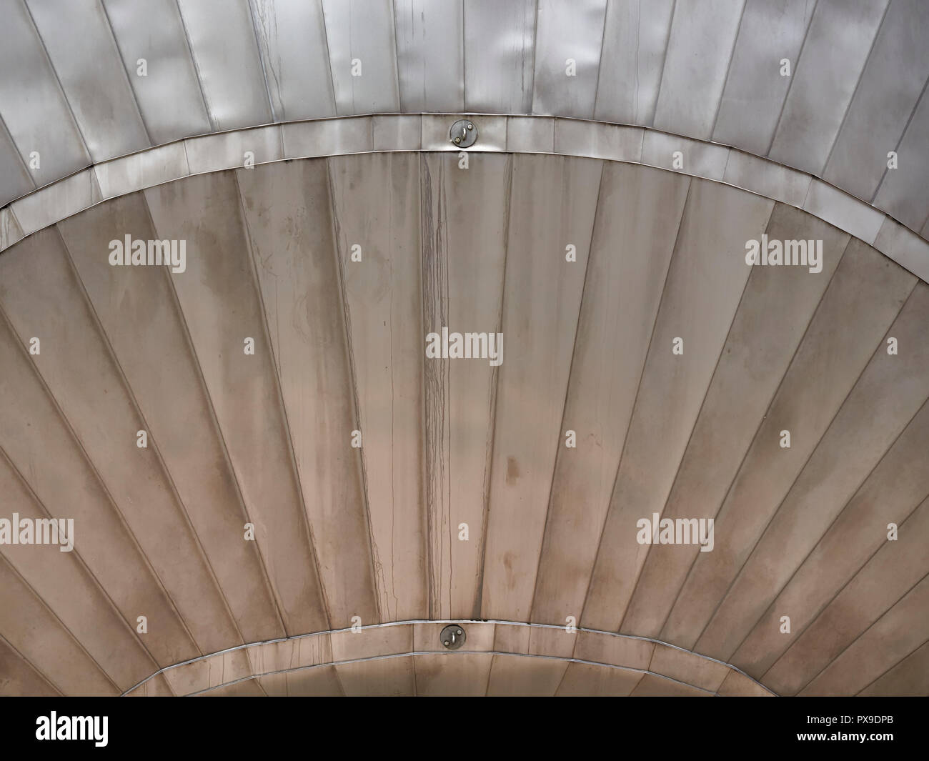 Metal clad building hi-res stock photography and images - Alamy