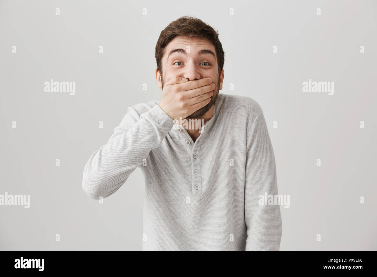 Man hand over mouth laughing hi-res stock photography and images - Alamy