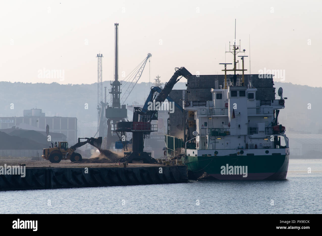 Delivery of bulk materials hi-res stock photography and images - Alamy