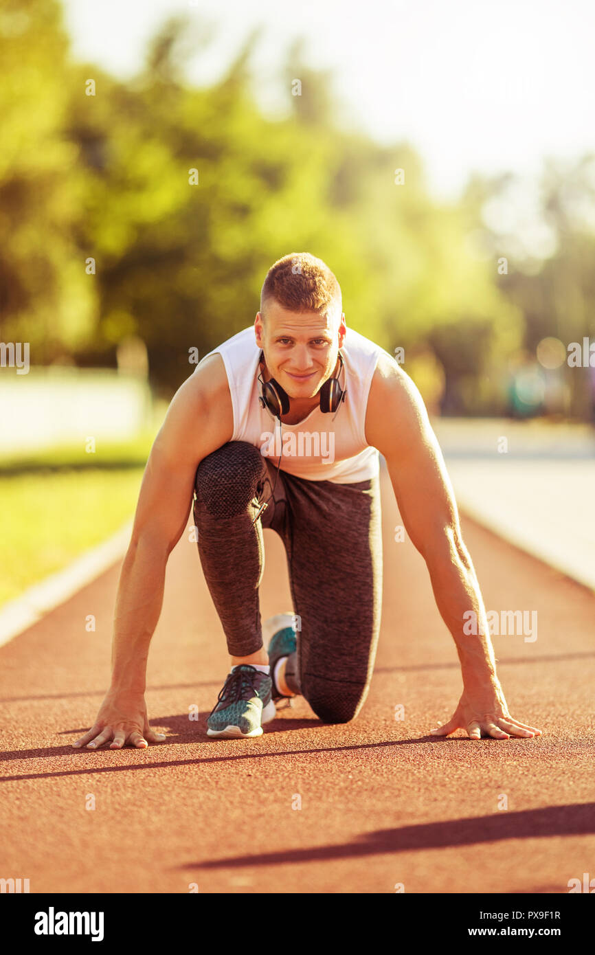 Running start position hi-res stock photography and images - Alamy