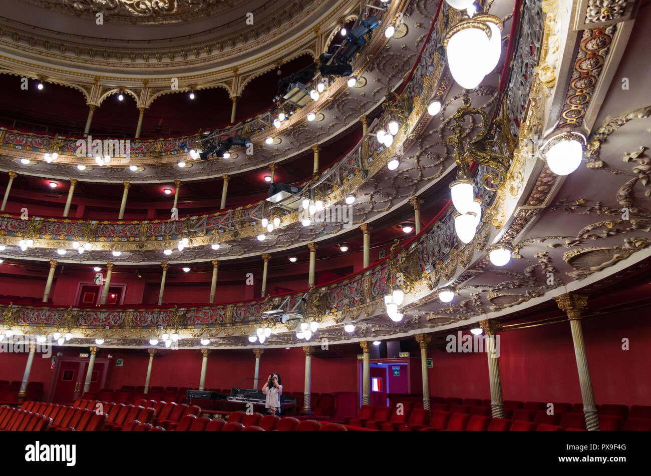 Bilbao opera house hi-res stock photography and images - Alamy