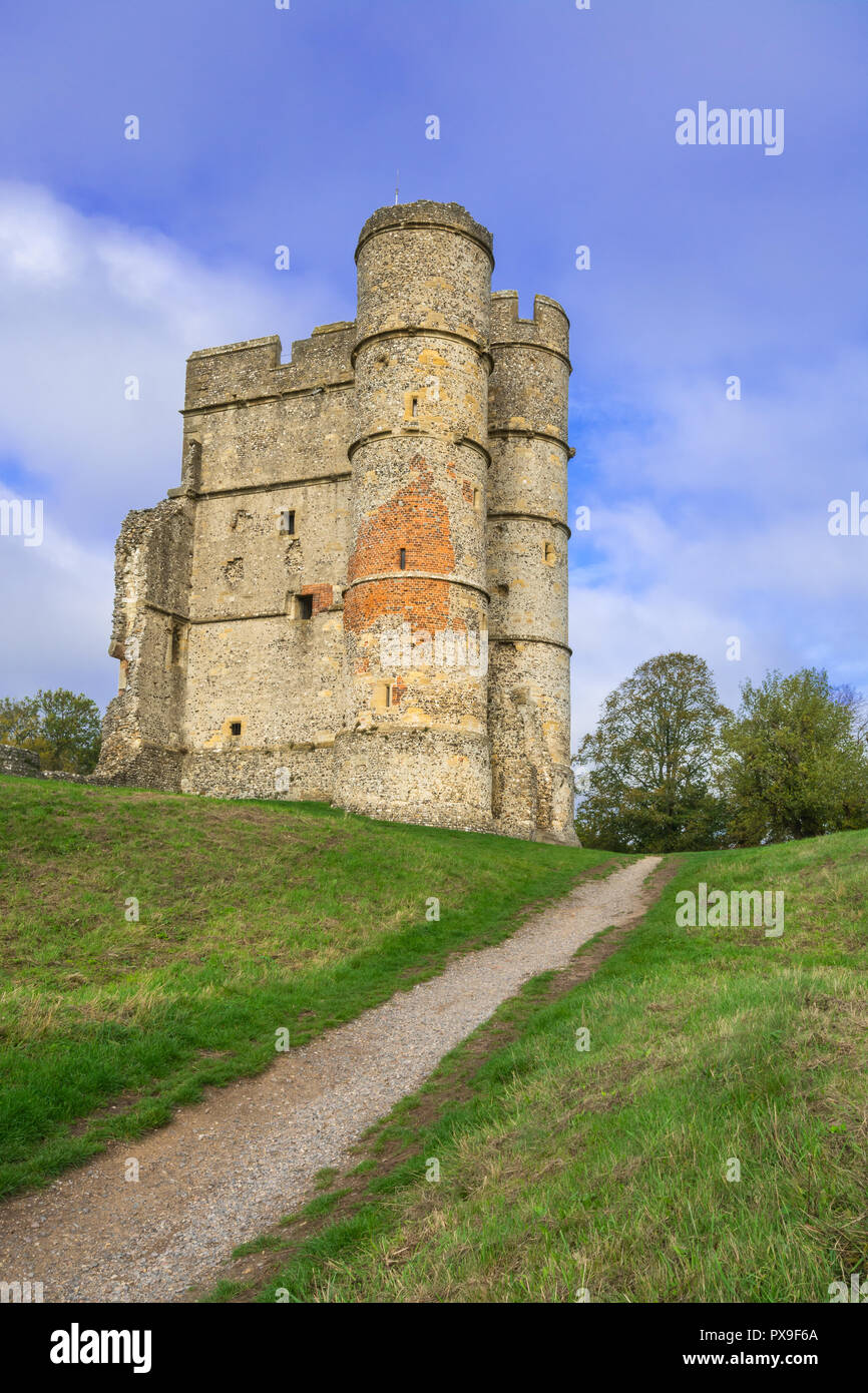 Ruined 14th century castle hi-res stock photography and images - Alamy