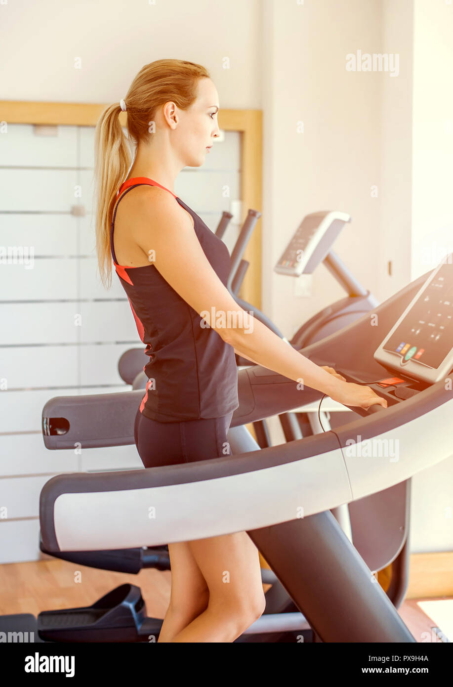Sporty figure hi-res stock photography and images - Alamy