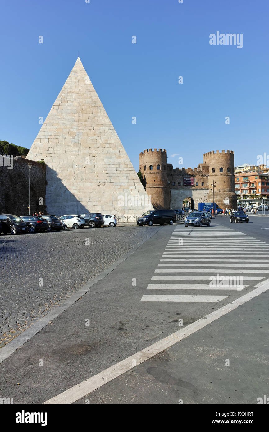 Pyramid rome 2017 hi-res stock photography and images - Alamy