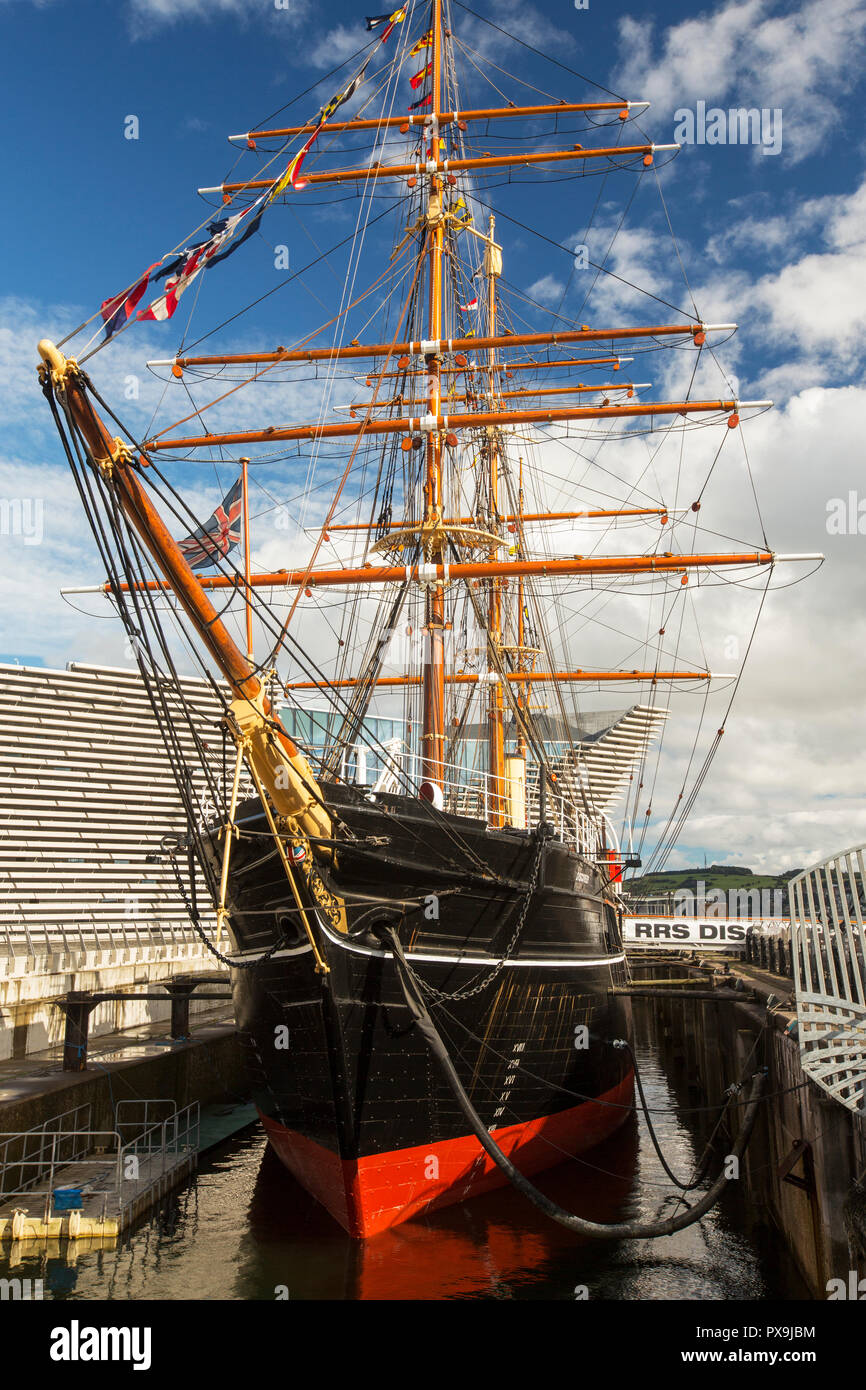 River tay dundee boat hi-res stock photography and images - Alamy