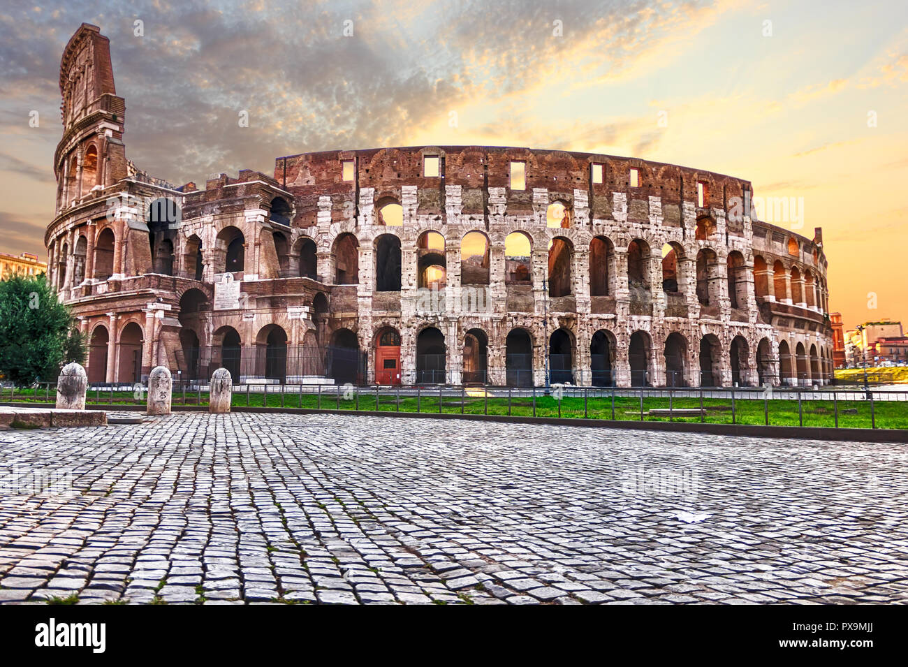 Empty colosseum hi-res stock photography and images - Alamy