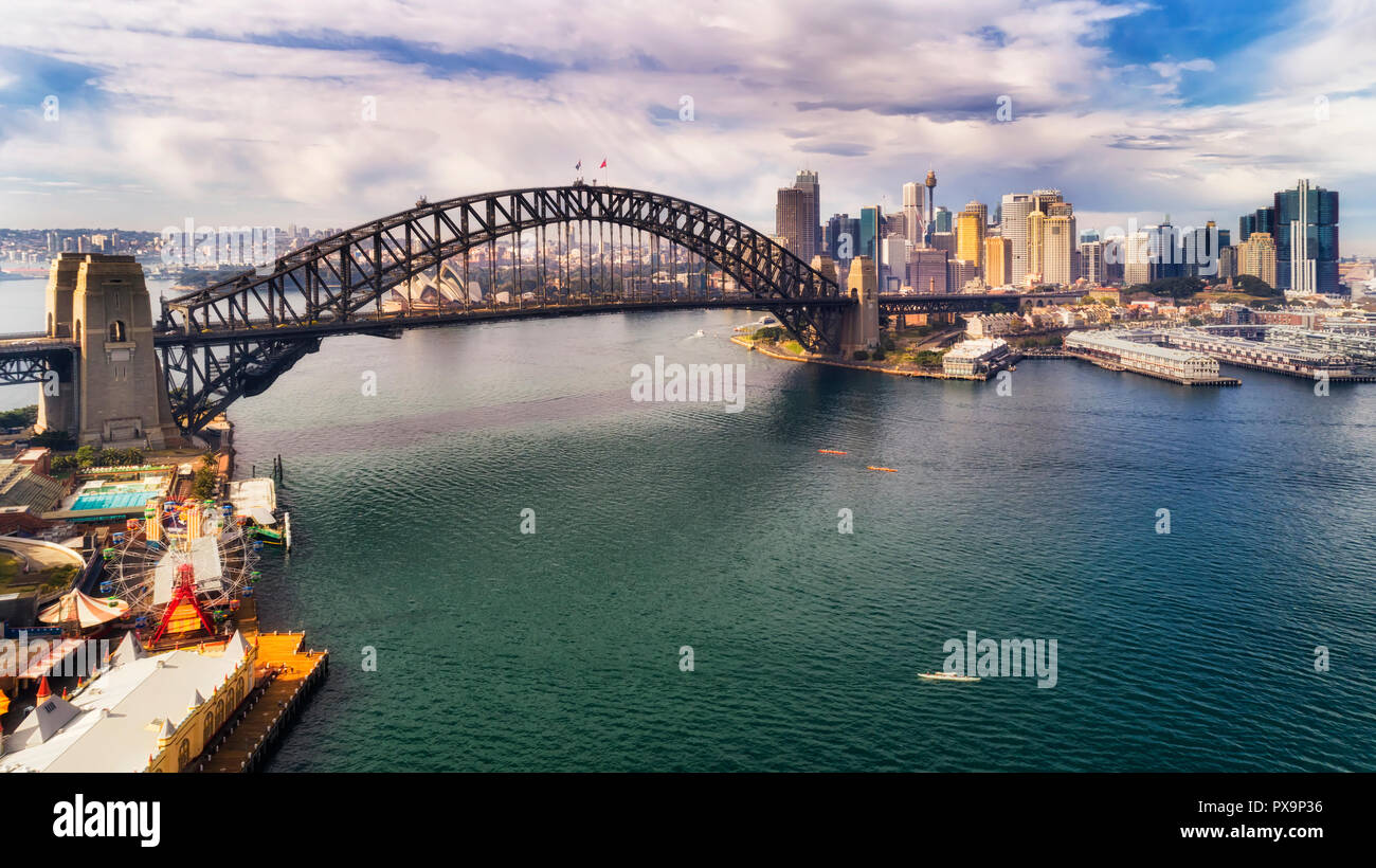 Steel arch of the Sydney harbour bridge over Sydney harbour between ...