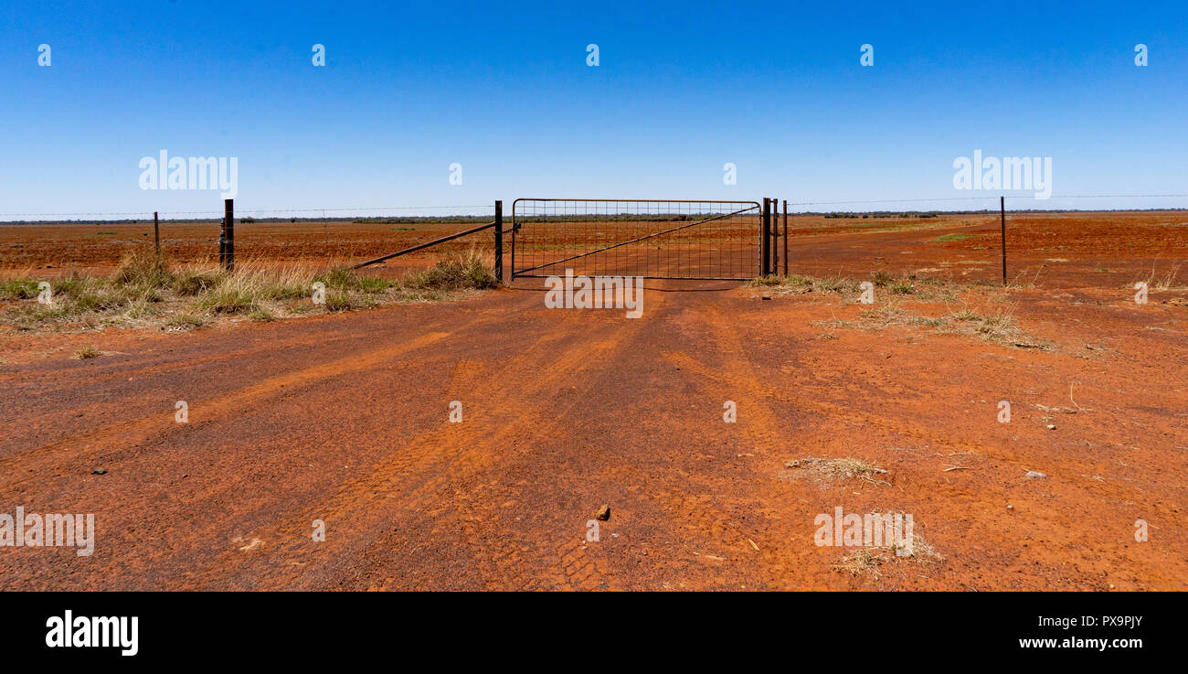 Red Dirt Road Australia Stock Photos & Red Dirt Road Australia Stock ...
