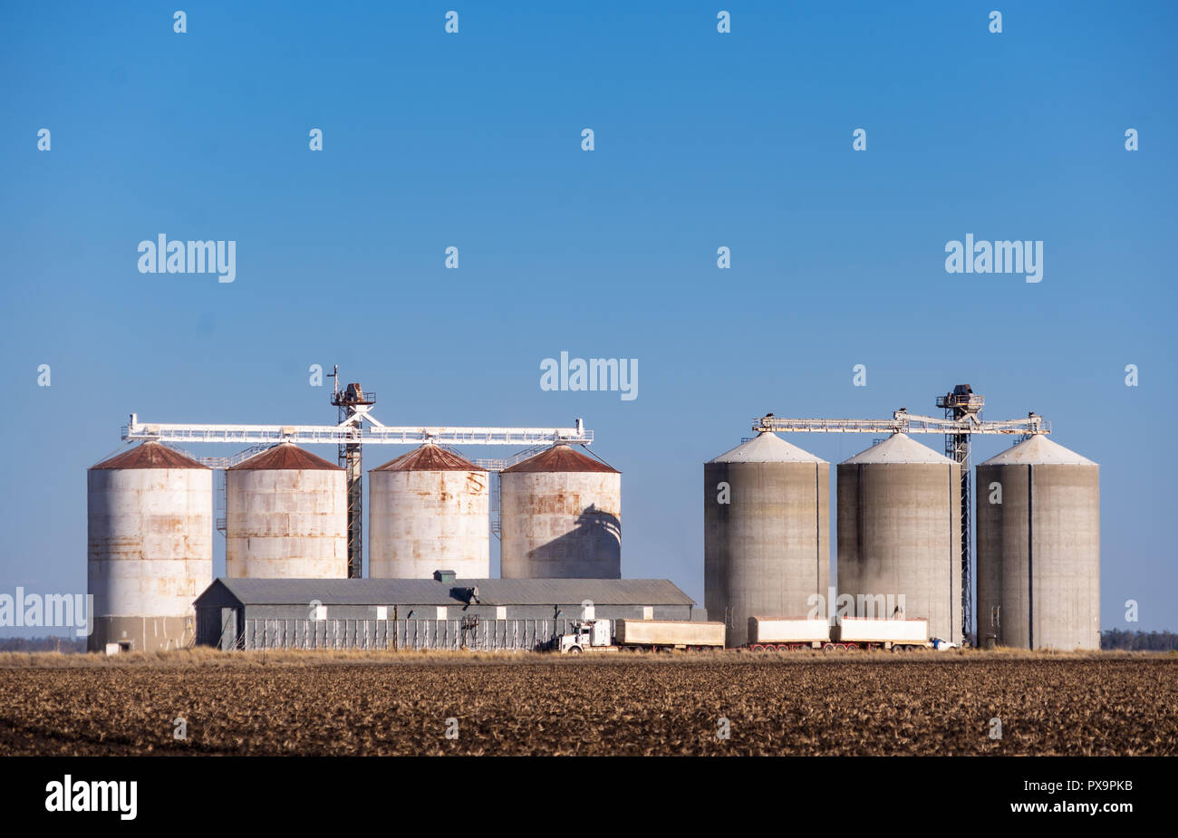 Concrete silo hi-res stock photography and images - Alamy