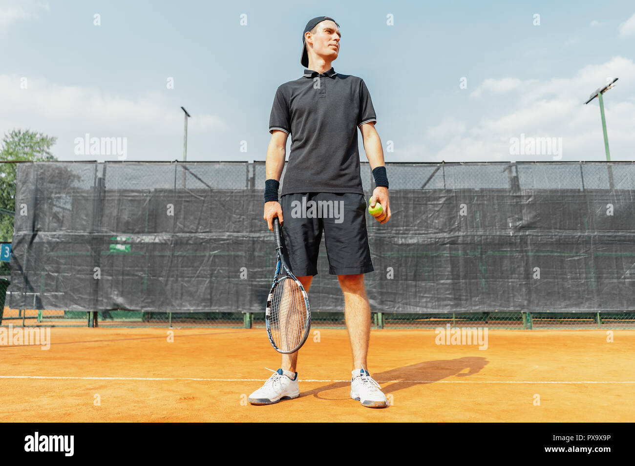 Man holding tennis balls hi-res stock photography and images - Alamy