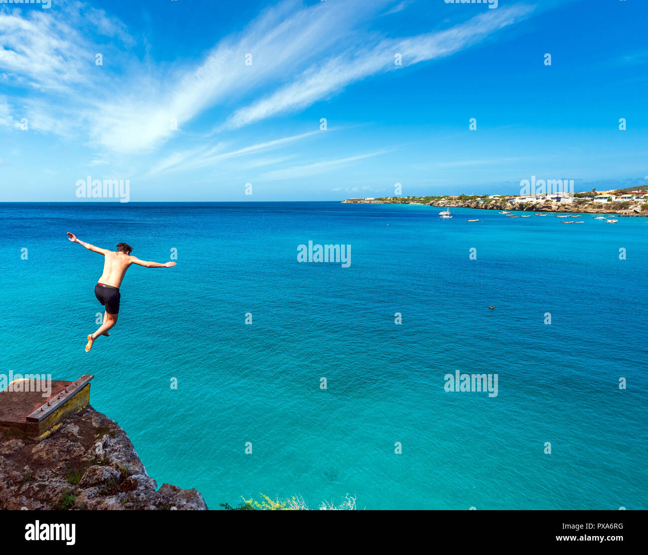 Man jumping off cliff sea hi-res stock photography and images - Alamy