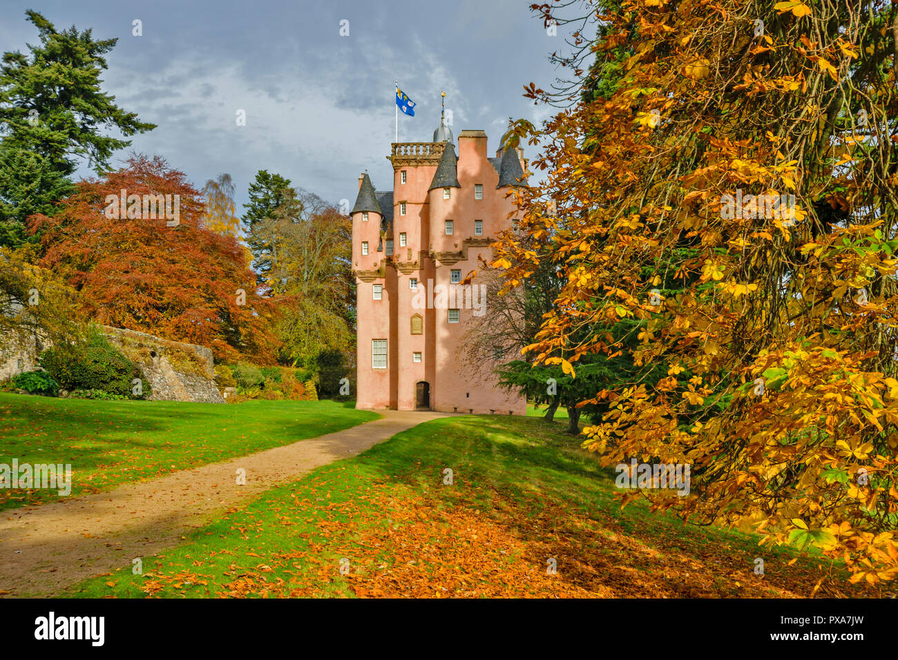 CRAIGIEVAR CASTLE ABERDEENSHIRE SCOTLAND PINK CASTLE TOWER AND ...