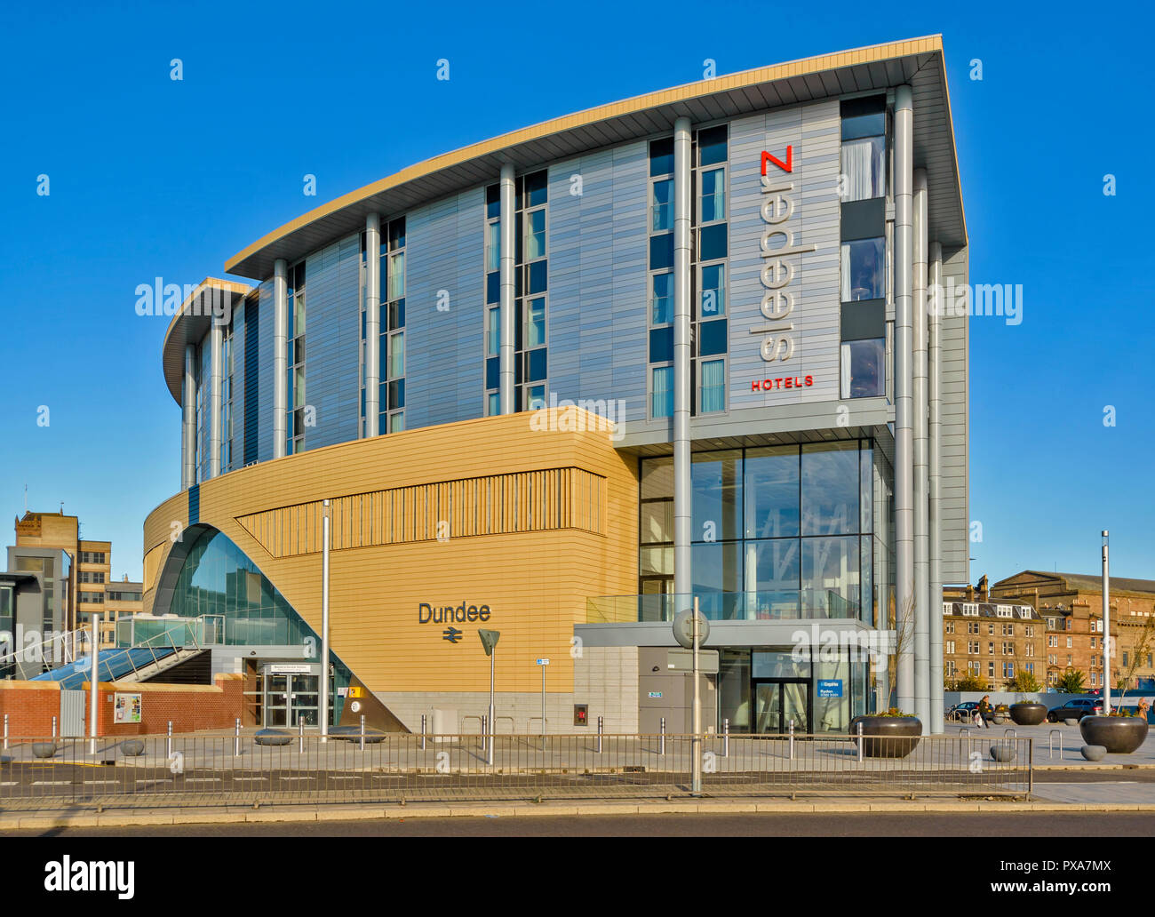 DUNDEE SCOTLAND THE NEW RAILWAY STATION BUILDING Stock Photo - Alamy