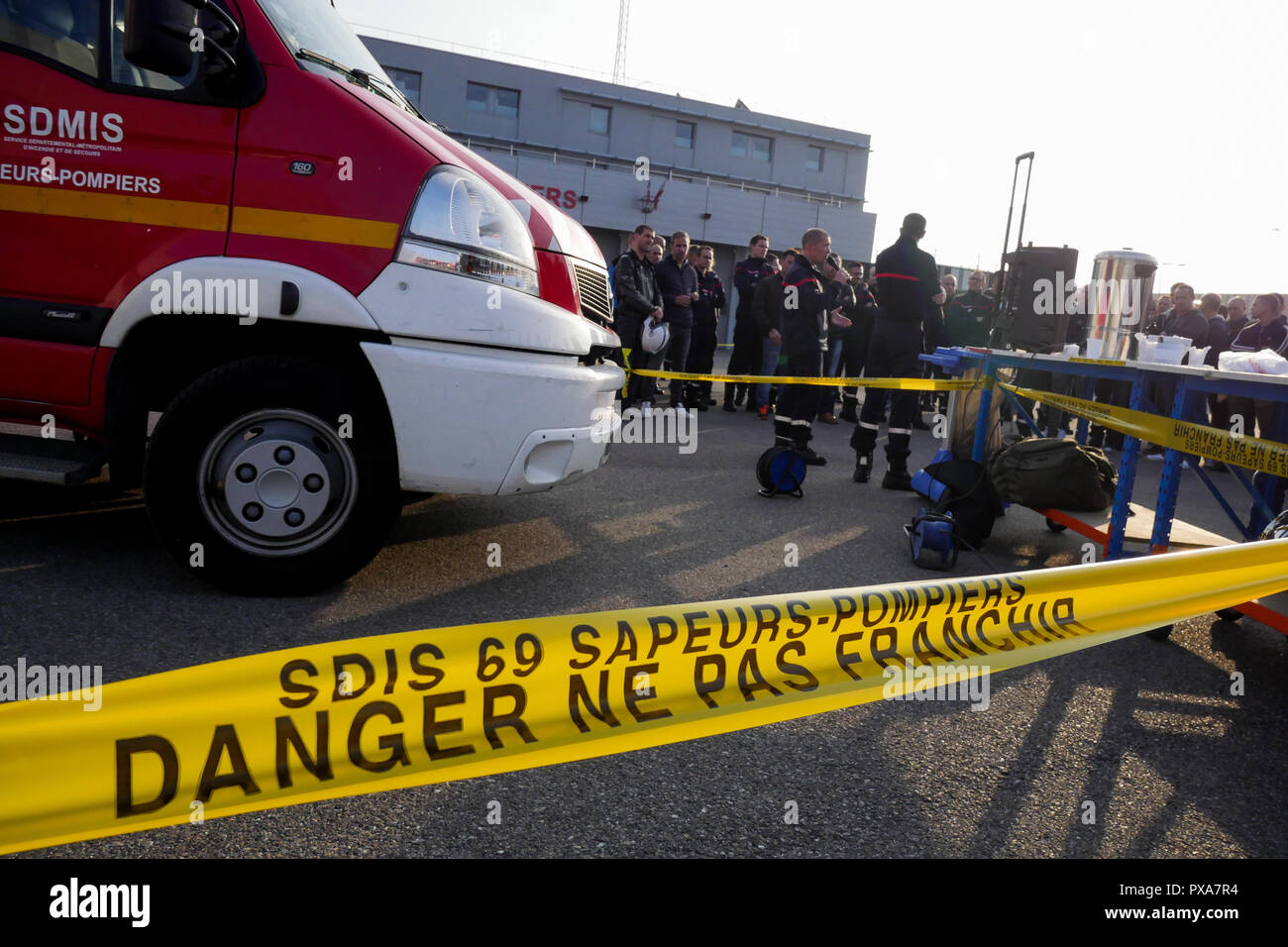 French firefighters protest hi-res stock photography and images - Alamy