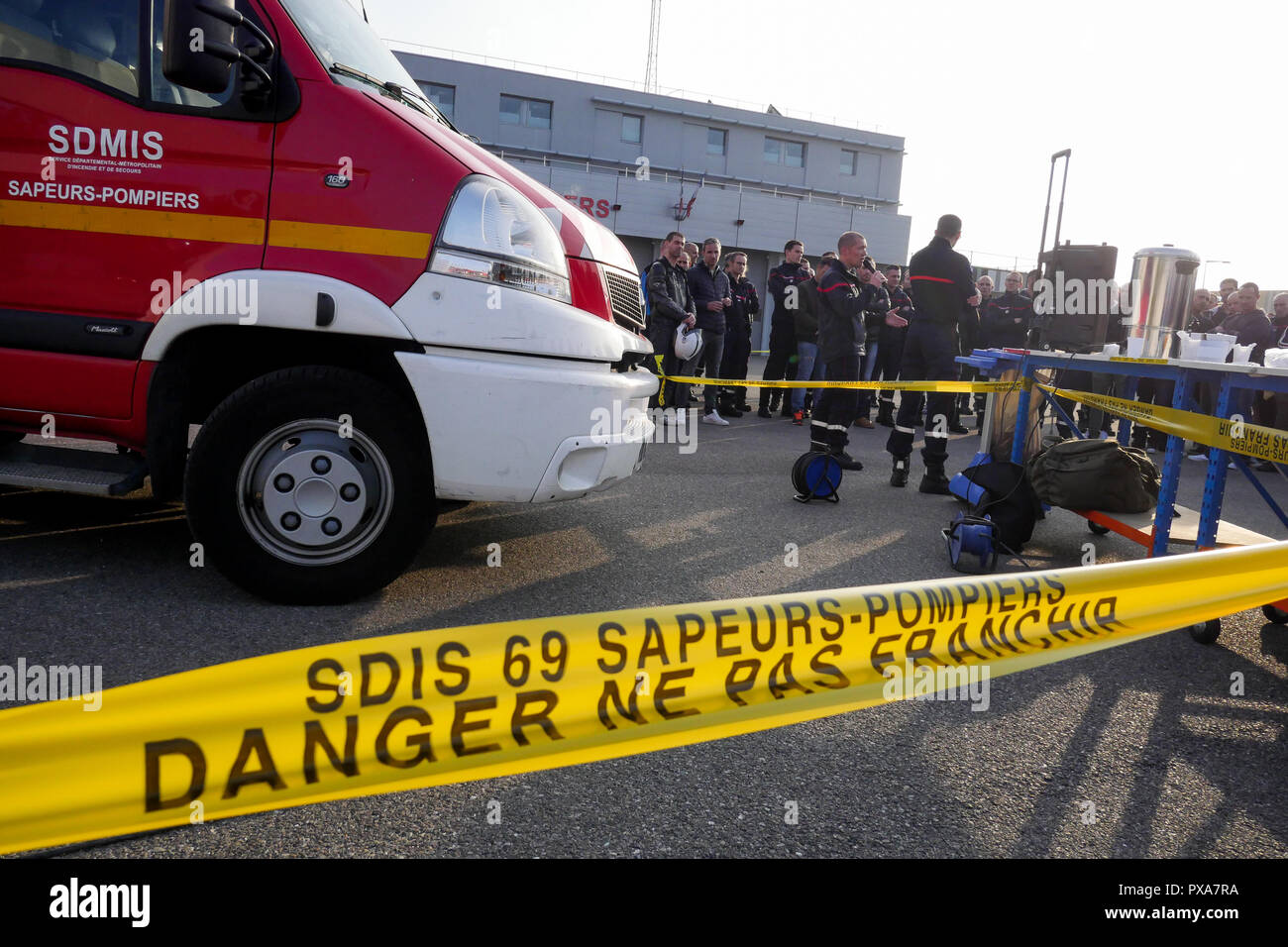 French firefighters protest hi-res stock photography and images - Alamy
