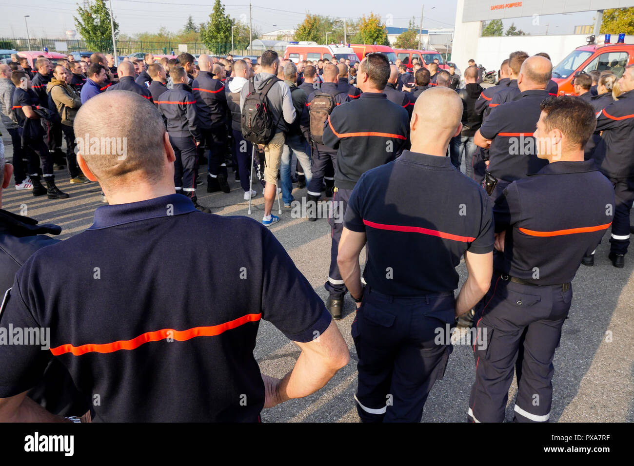 French firefighters protest hi-res stock photography and images - Alamy