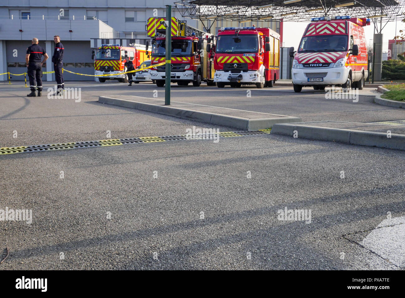 French firefighters protest hi-res stock photography and images - Alamy