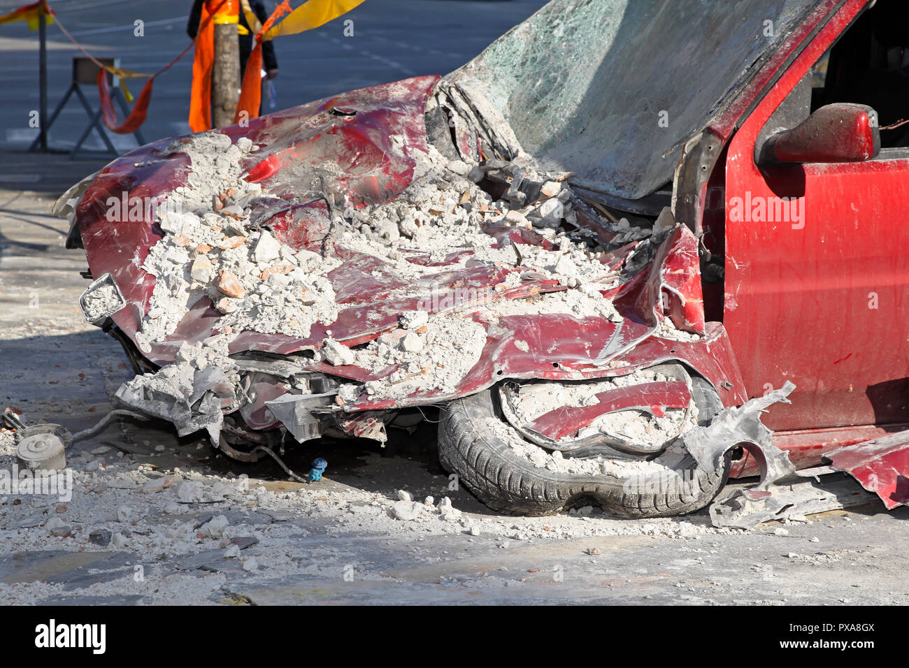 Smashed hood hi-res stock photography and images - Alamy