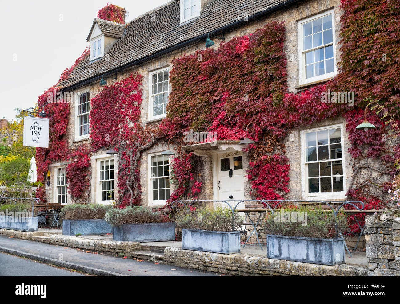 Coln st aldwyns pub hi-res stock photography and images - Alamy