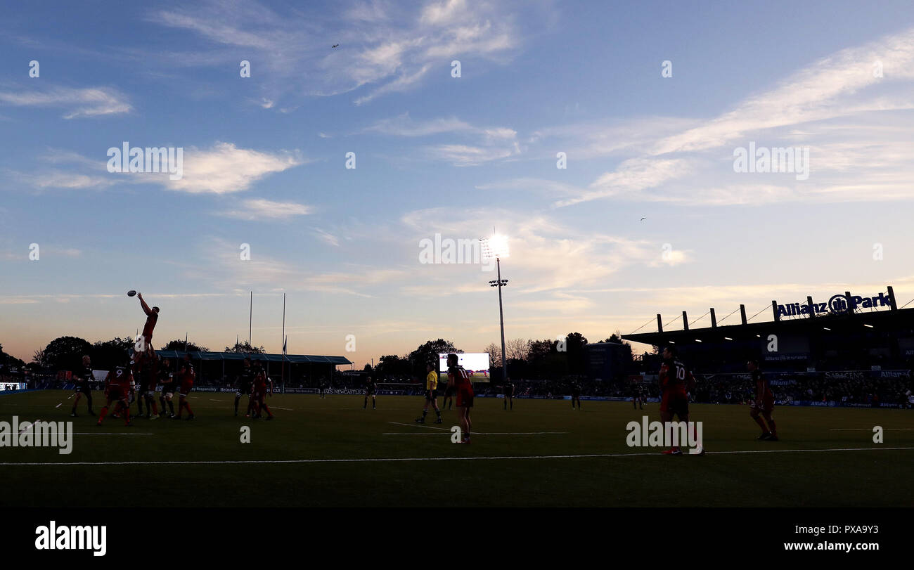 General view of a line out during the Heineken European Champions Cup ...