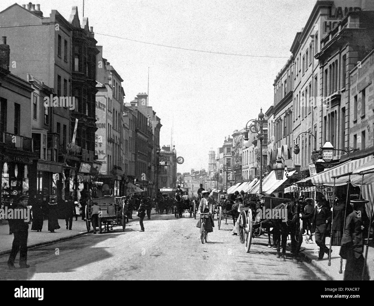 Cheltenham high street early 1900s Black and White Stock Photos ...