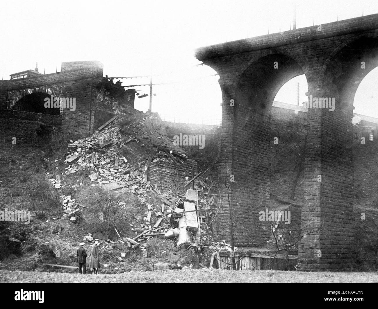 Penistone viaduct hi-res stock photography and images - Alamy