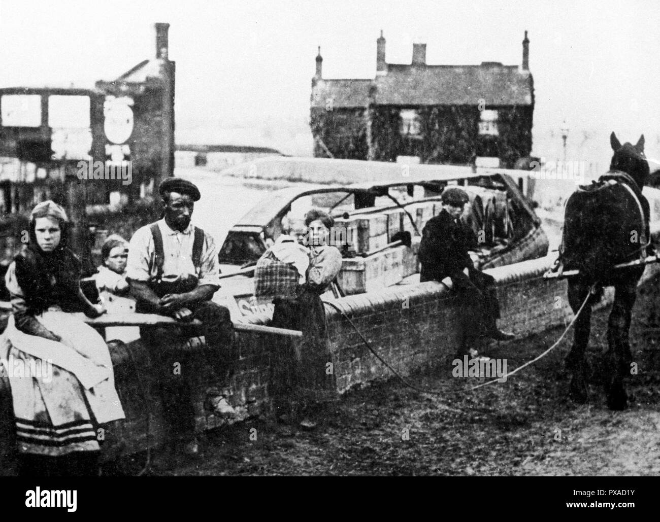 Bargees hi-res stock photography and images - Alamy